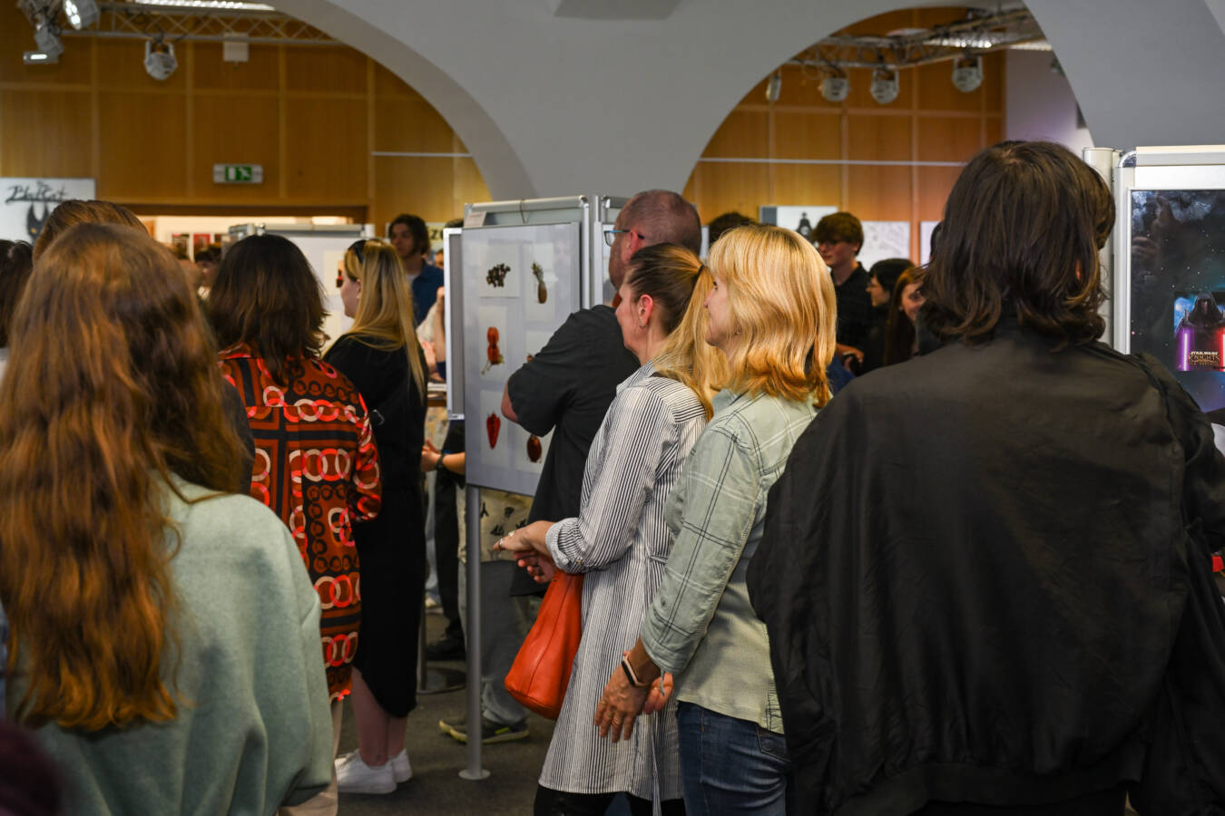 Vernisáž maturitních prací | Odborná střední škola podnikání a mediální ...